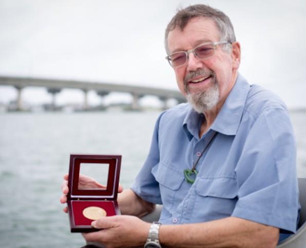 David Steven presented with Hayward Medal | Article | Fruitnet