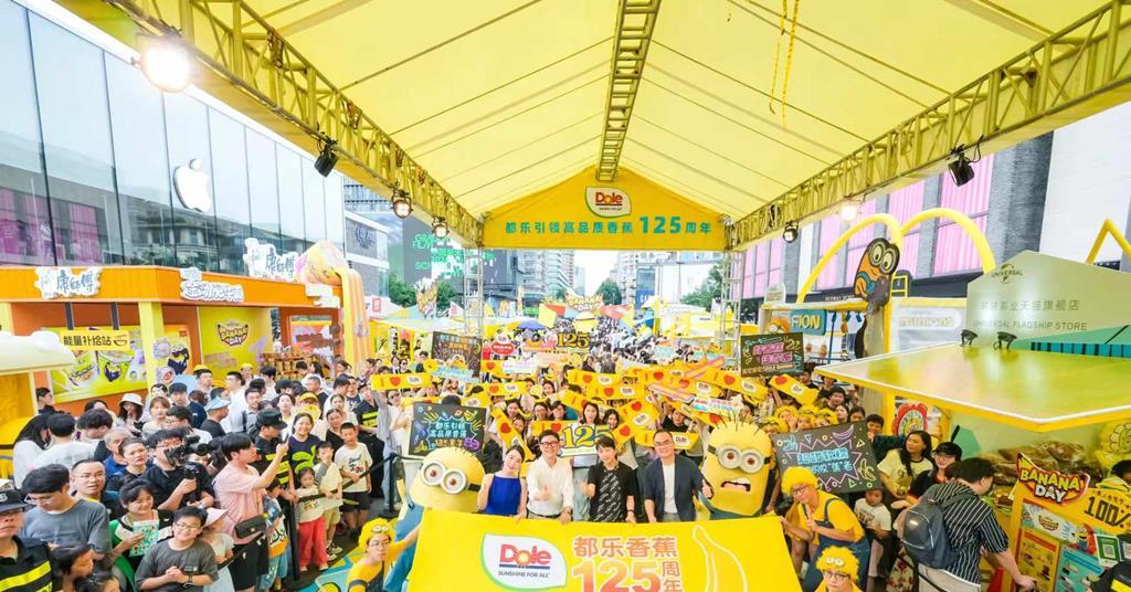 Dole Banana celebrates 125th anniversary with Minions and over 10,000 ...
