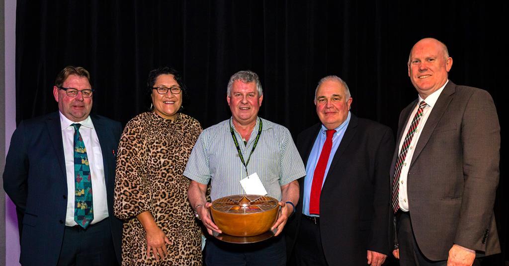 NZAPI recognises John Randall | Article | Fruitnet