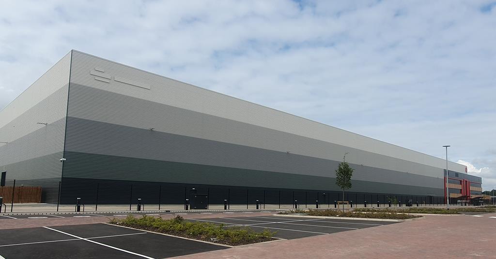 DP World opens its largest-ever UK warehouse to meet consumer demand ...