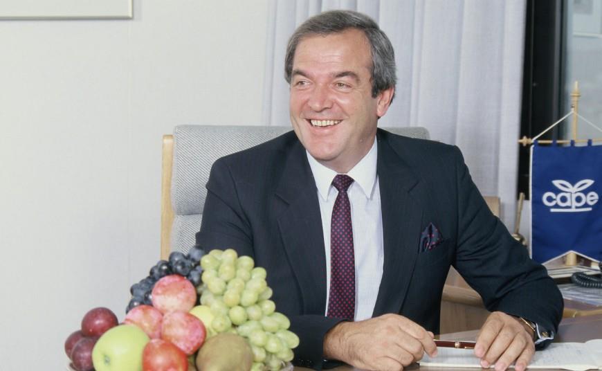 Louis Kriel honoured by industry leaders | Article | Fruitnet