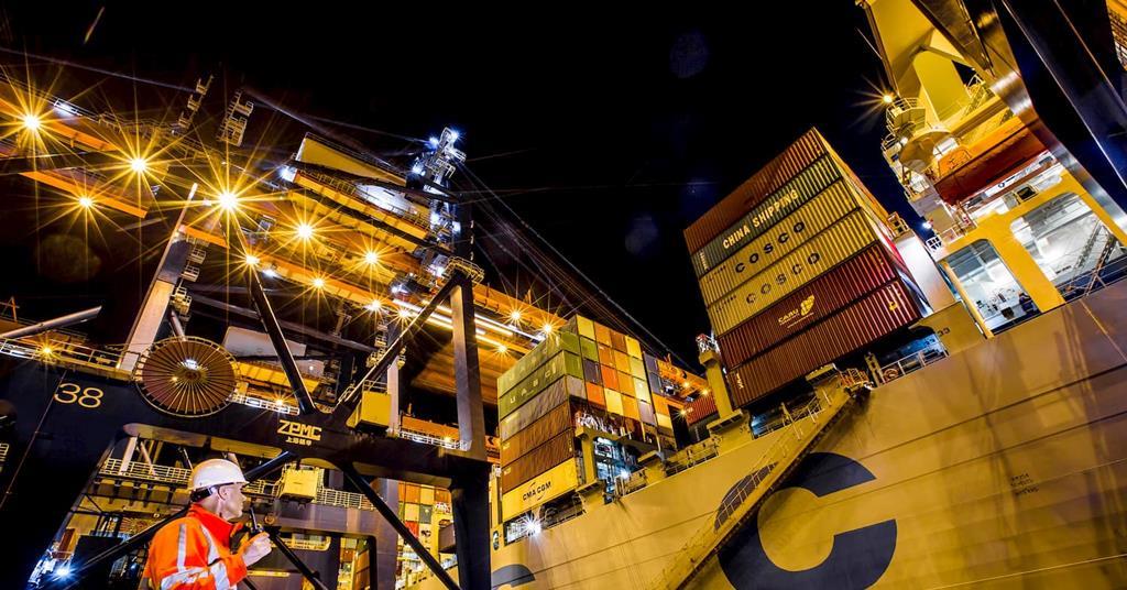 Hafen Rotterdam: Leichter Rückgang beim Güterumschalg 2024 | Article ...